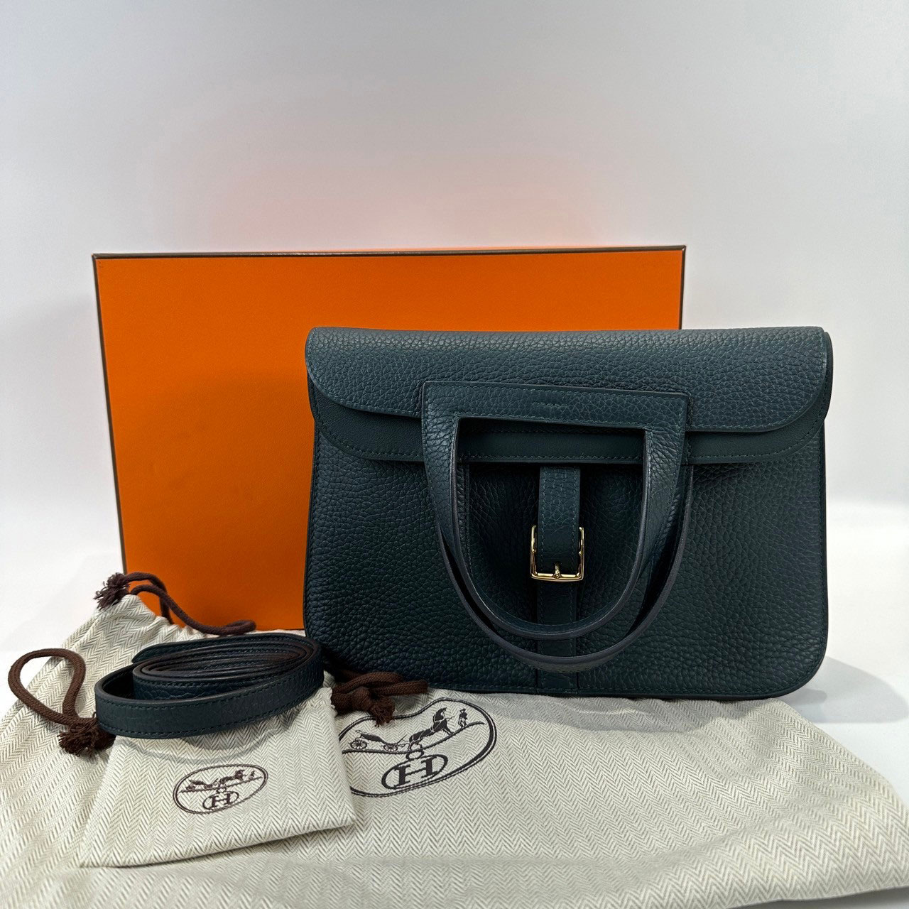 愛馬仕 Hermès Halzan 25 牛皮手拿 手提 肩背 斜背包 HZ25 Z刻 綠HALZAN25 原廠盒子/防塵袋/購買證明/背帶 ...